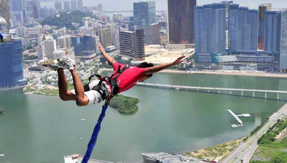 Top 10 Best Places to Bungee Jumping in the World - Trotter it