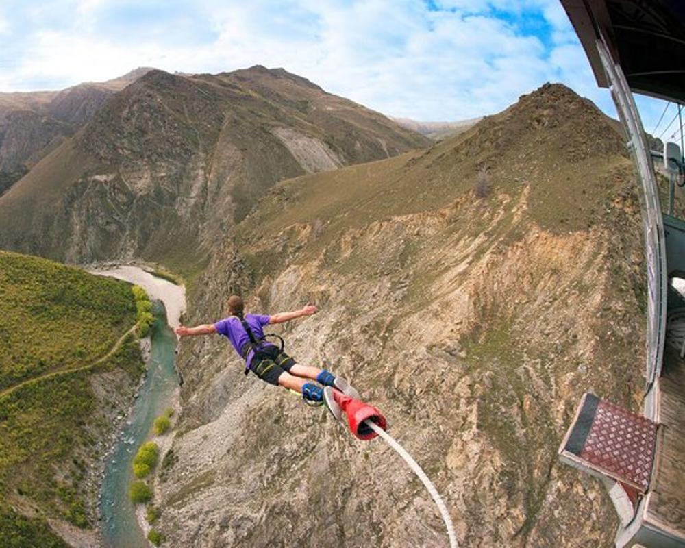 Top 10 Best Places to Bungee Jumping in the World - Trotter it